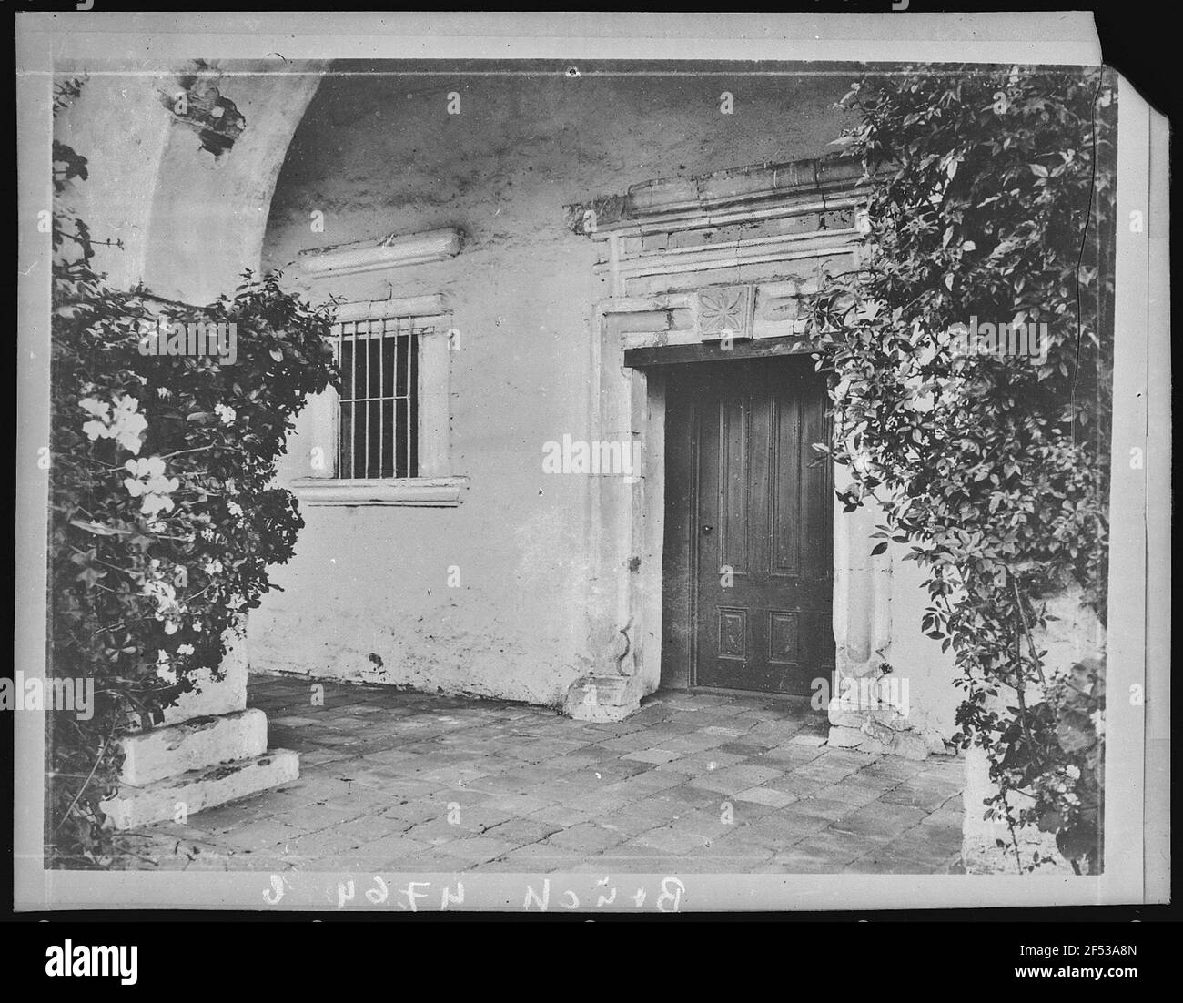 San juan capistrano mission california Black and White Stock Photos ...