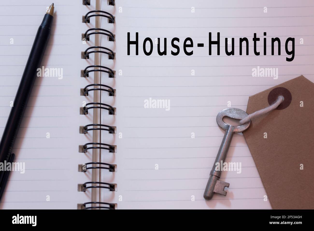 Text on notepad with pen and house key - House hunting Stock Photo - Alamy