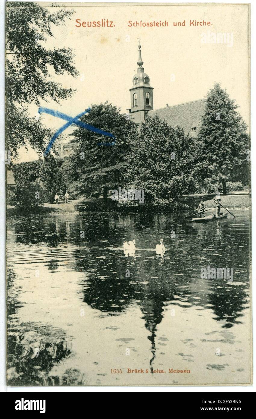 Castle pond and church Seußlitz. Locking area and church Stock Photo ...