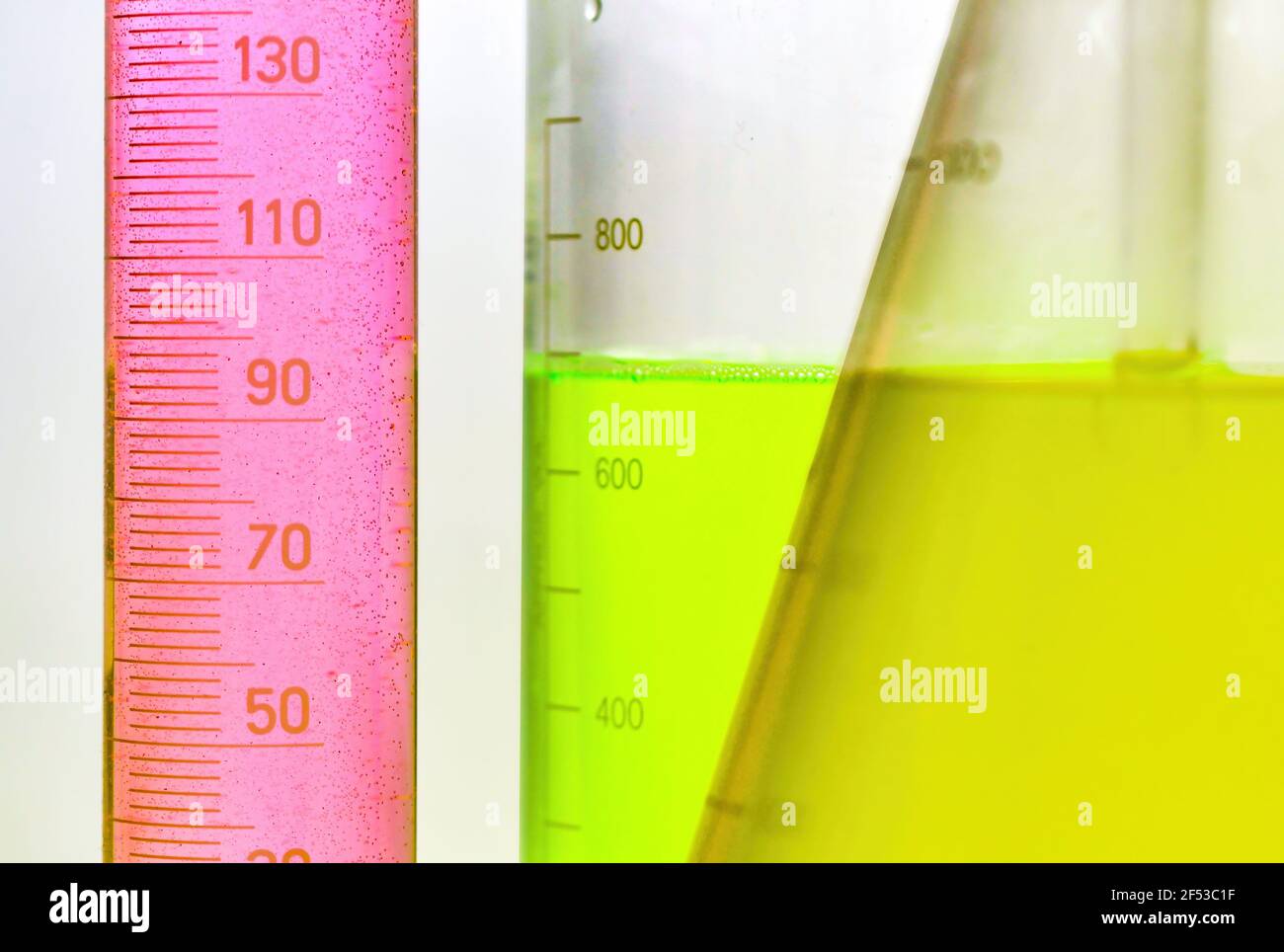 Graduated cylinder hi-res stock photography and images - Alamy