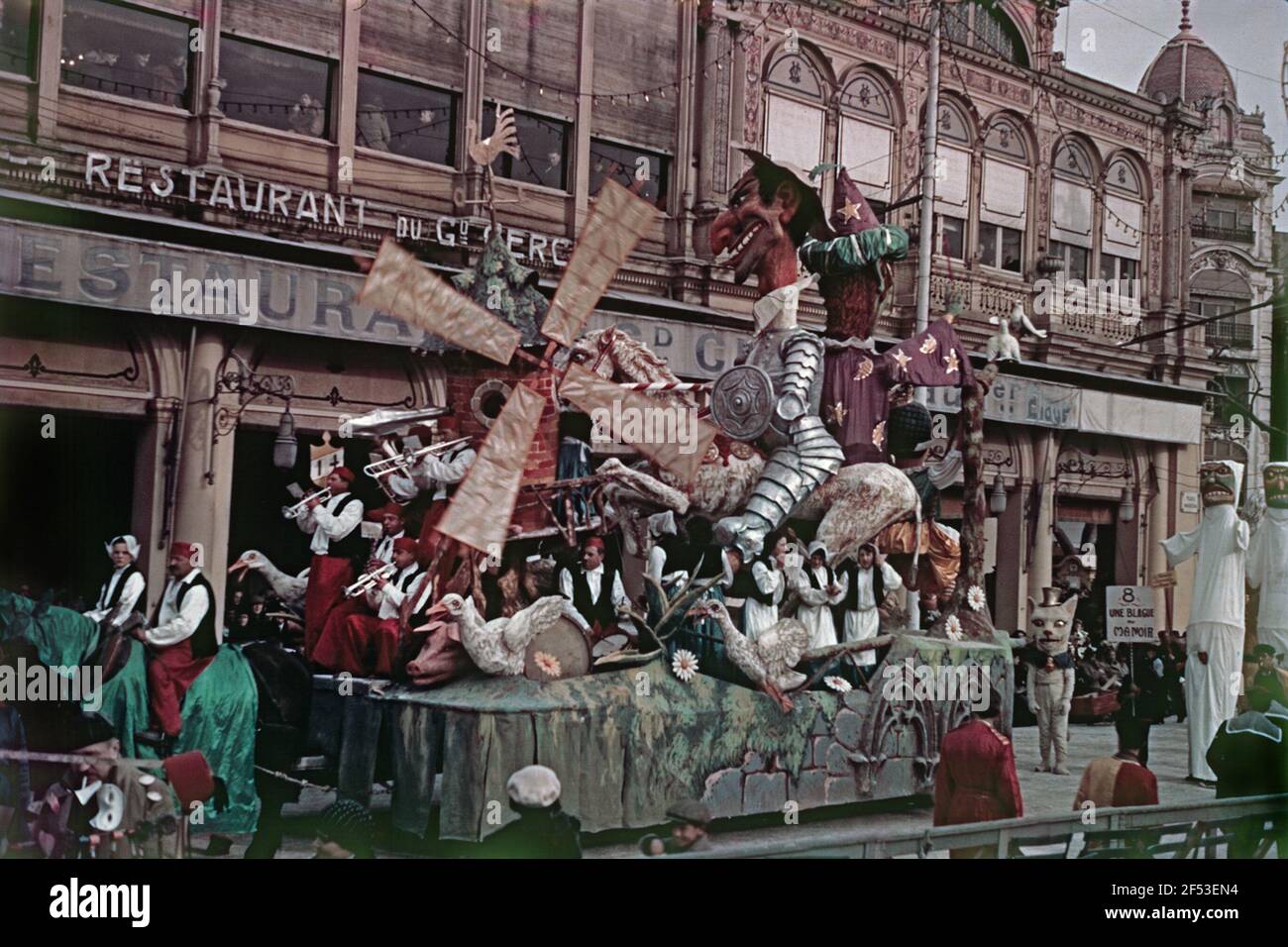 Nice. Carriage with Don Quiche's presentation to the carnival parade at ...