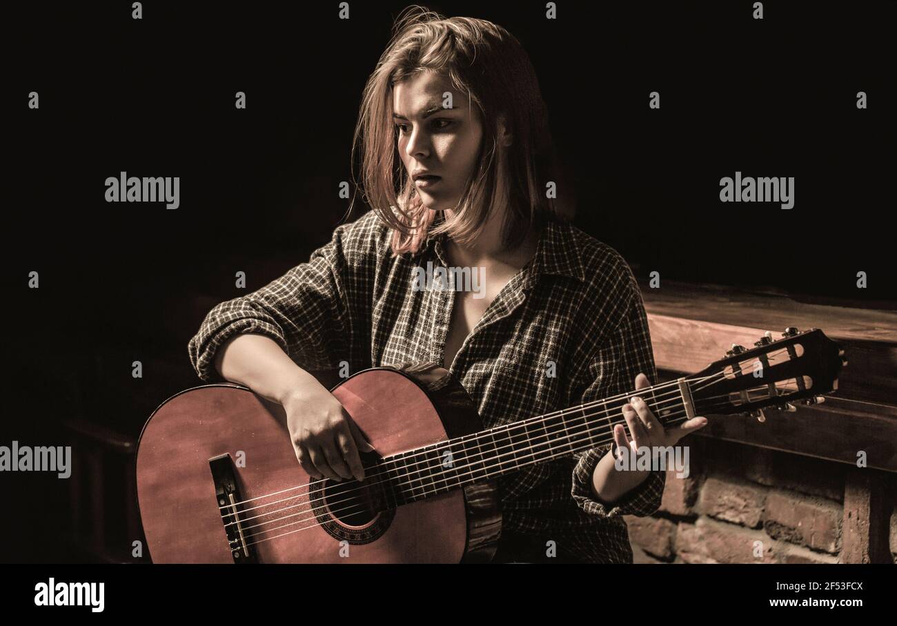 Girl playing bass guitar hi-res stock photography and images - Alamy