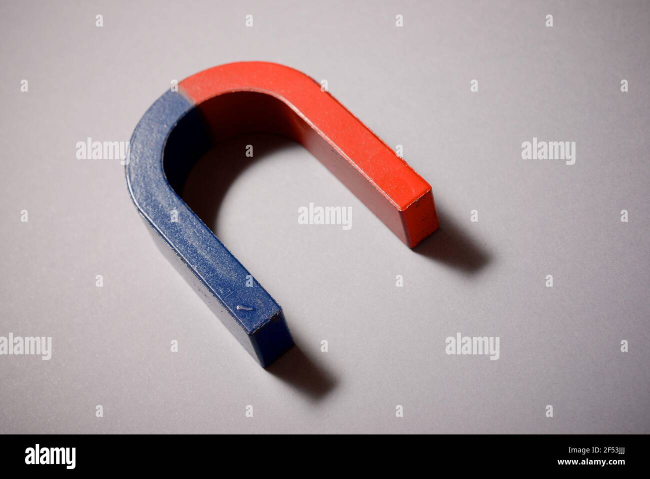 Magnetic field of a u magnet hi-res stock photography and images - Alamy