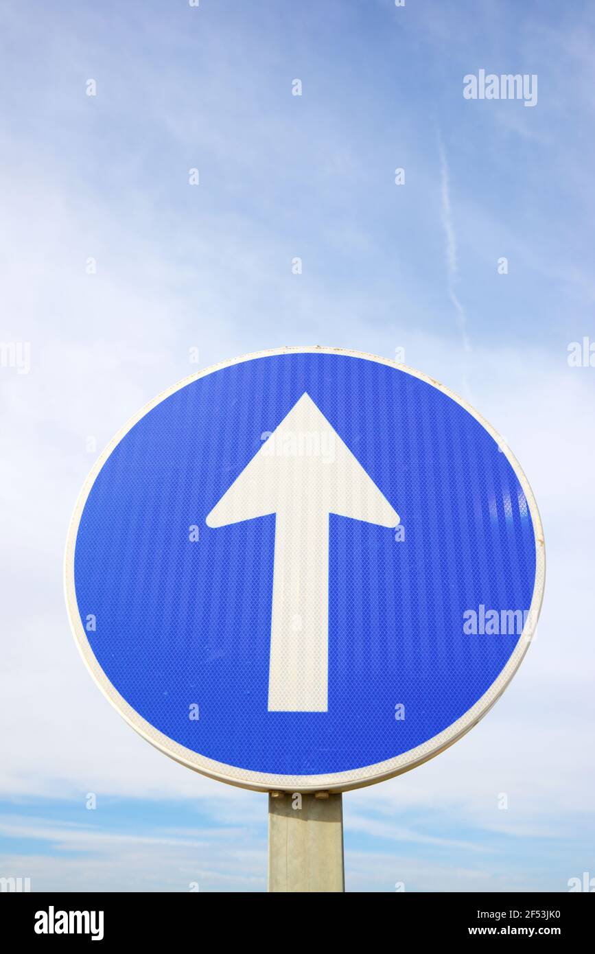 Mandatory direction signal for vehicles Stock Photo - Alamy