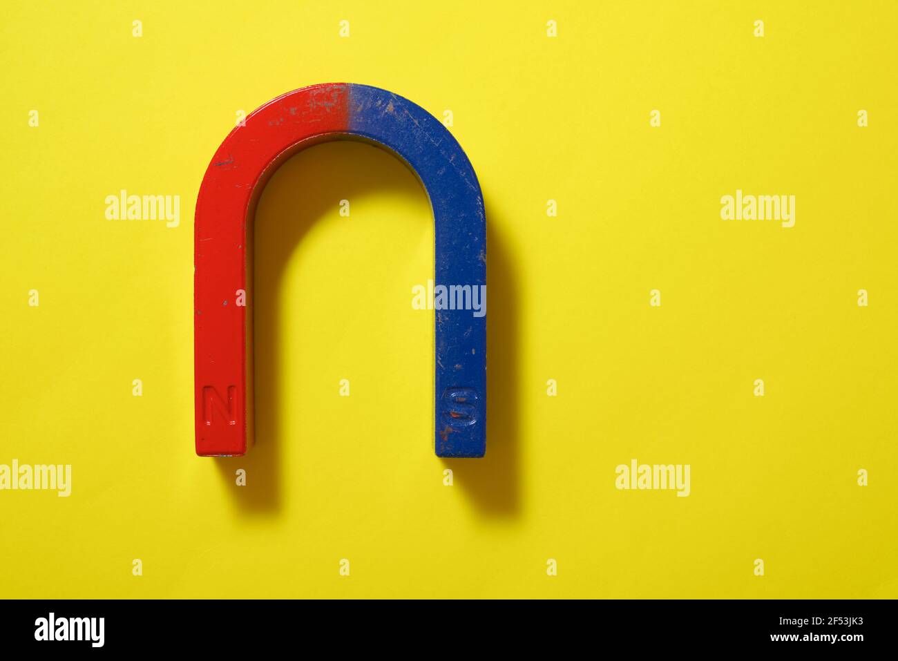 Magnetic field of a u magnet hi-res stock photography and images - Alamy