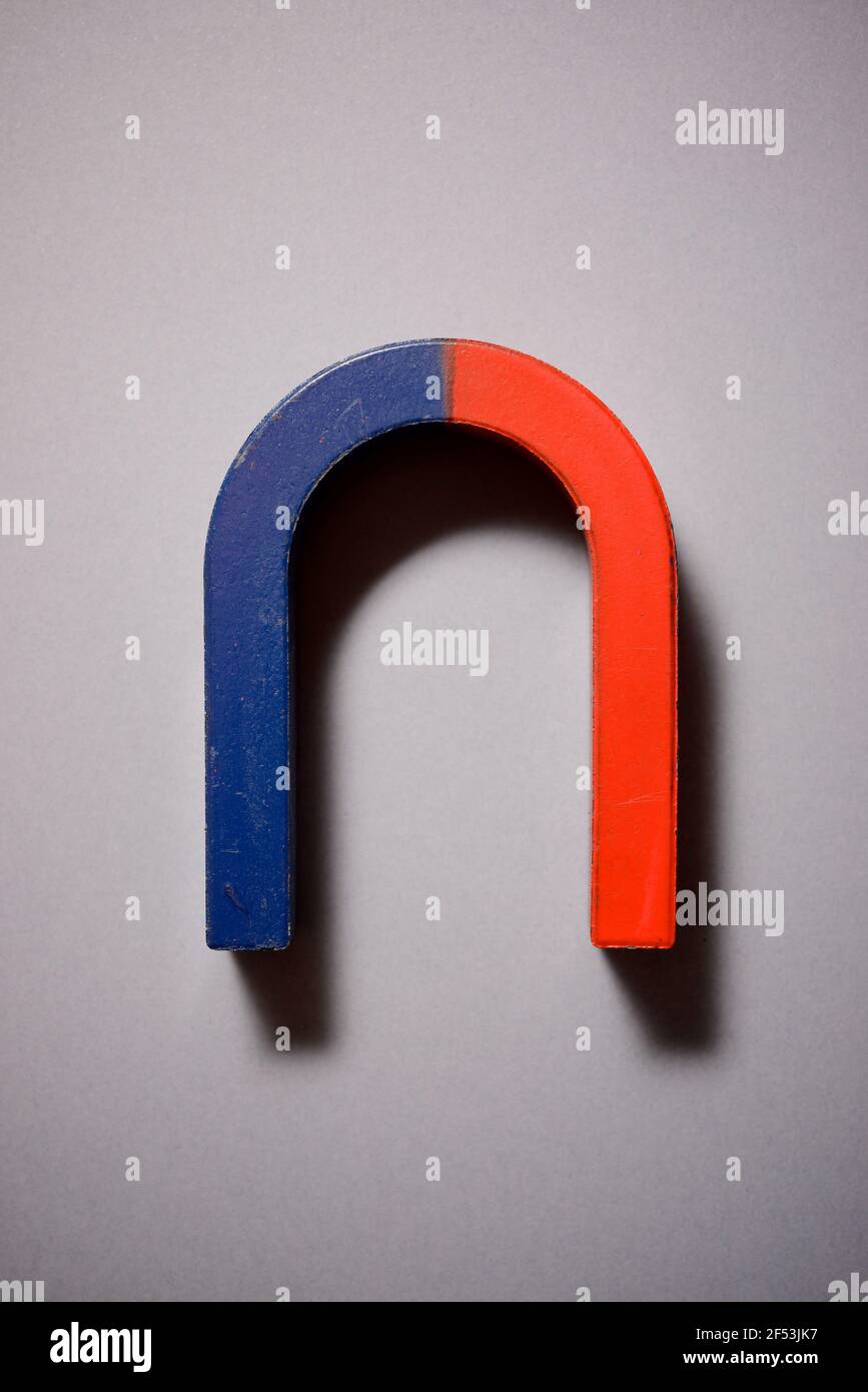 Magnetic field of a u magnet hi-res stock photography and images - Alamy