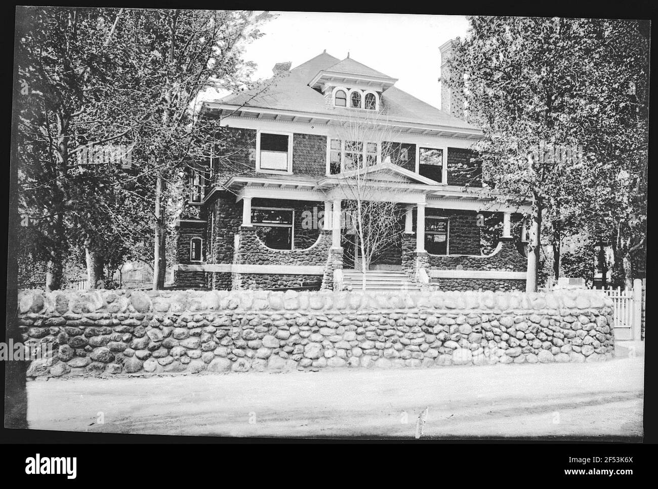 Early 1900s residence Black and White Stock Photos & Images - Alamy