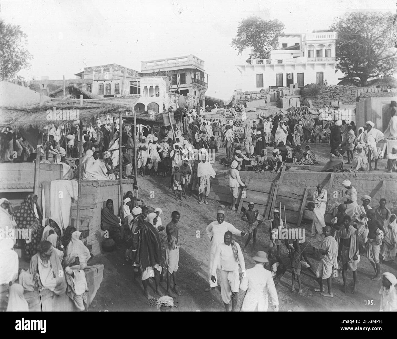 Hindu pilgrims ganges river Black and White Stock Photos & Images - Alamy