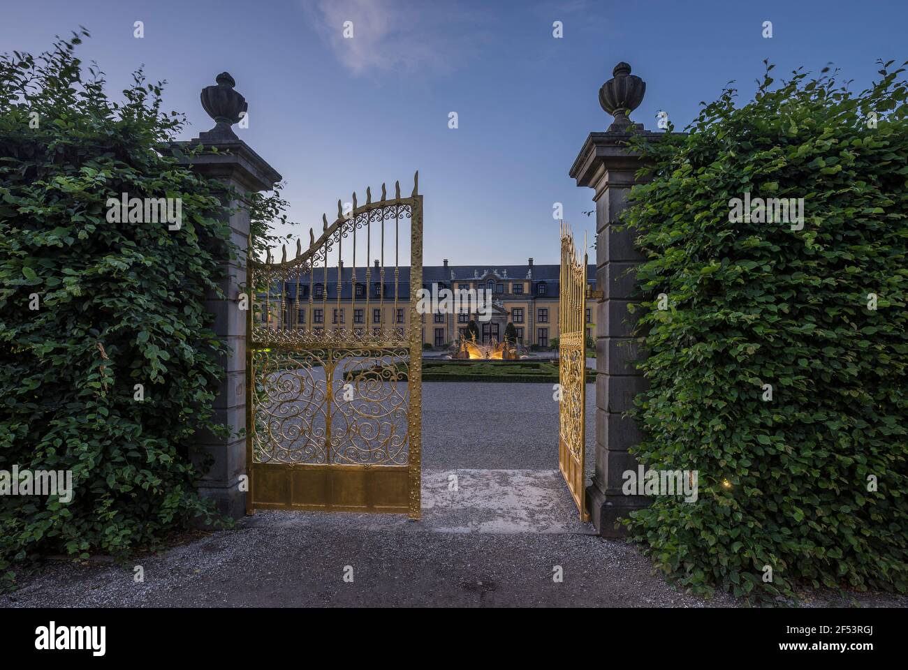 Hanover gate fountain hi-res stock photography and images - Alamy