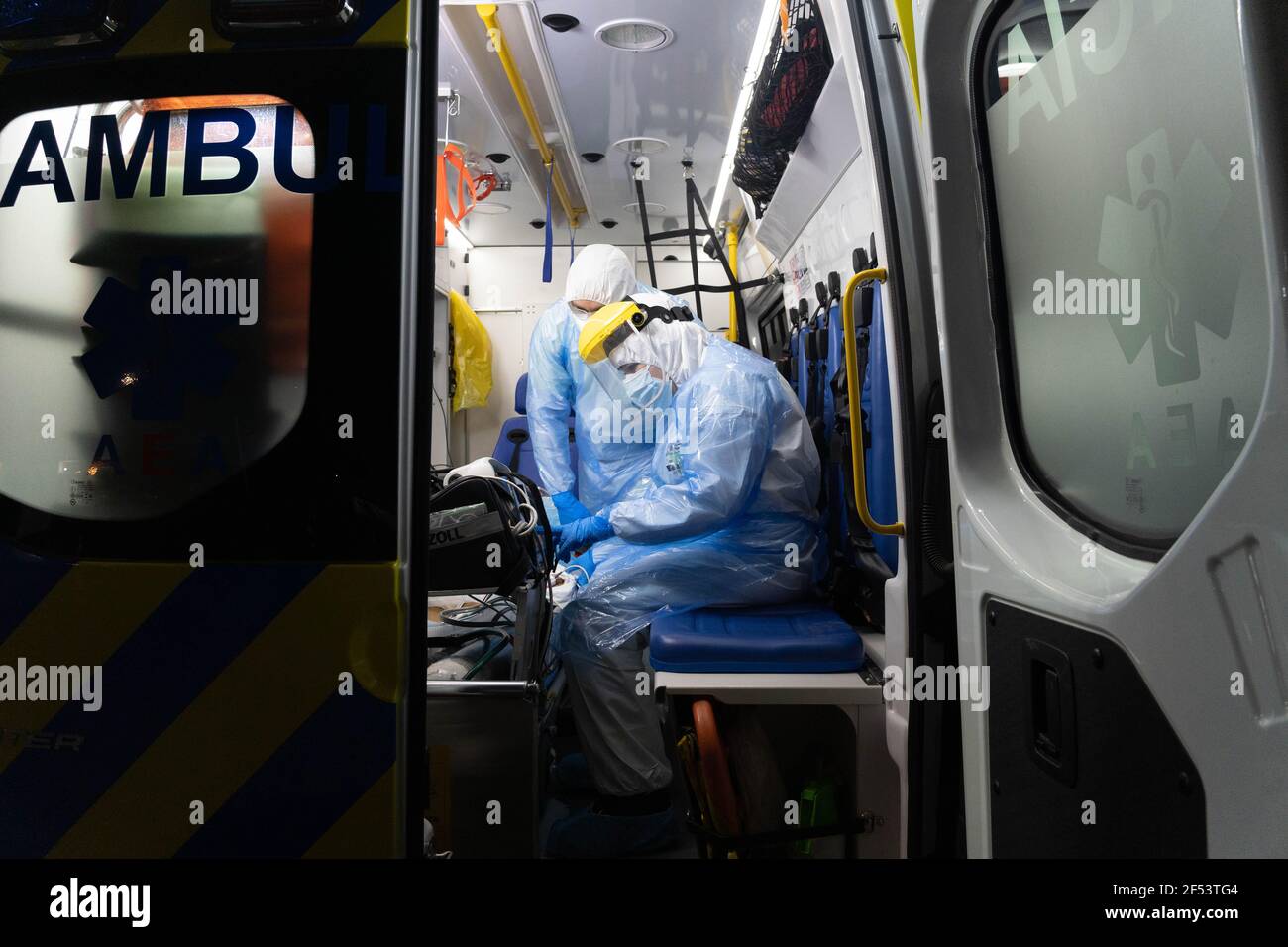 Intubated patient hi-res stock photography and images - Alamy