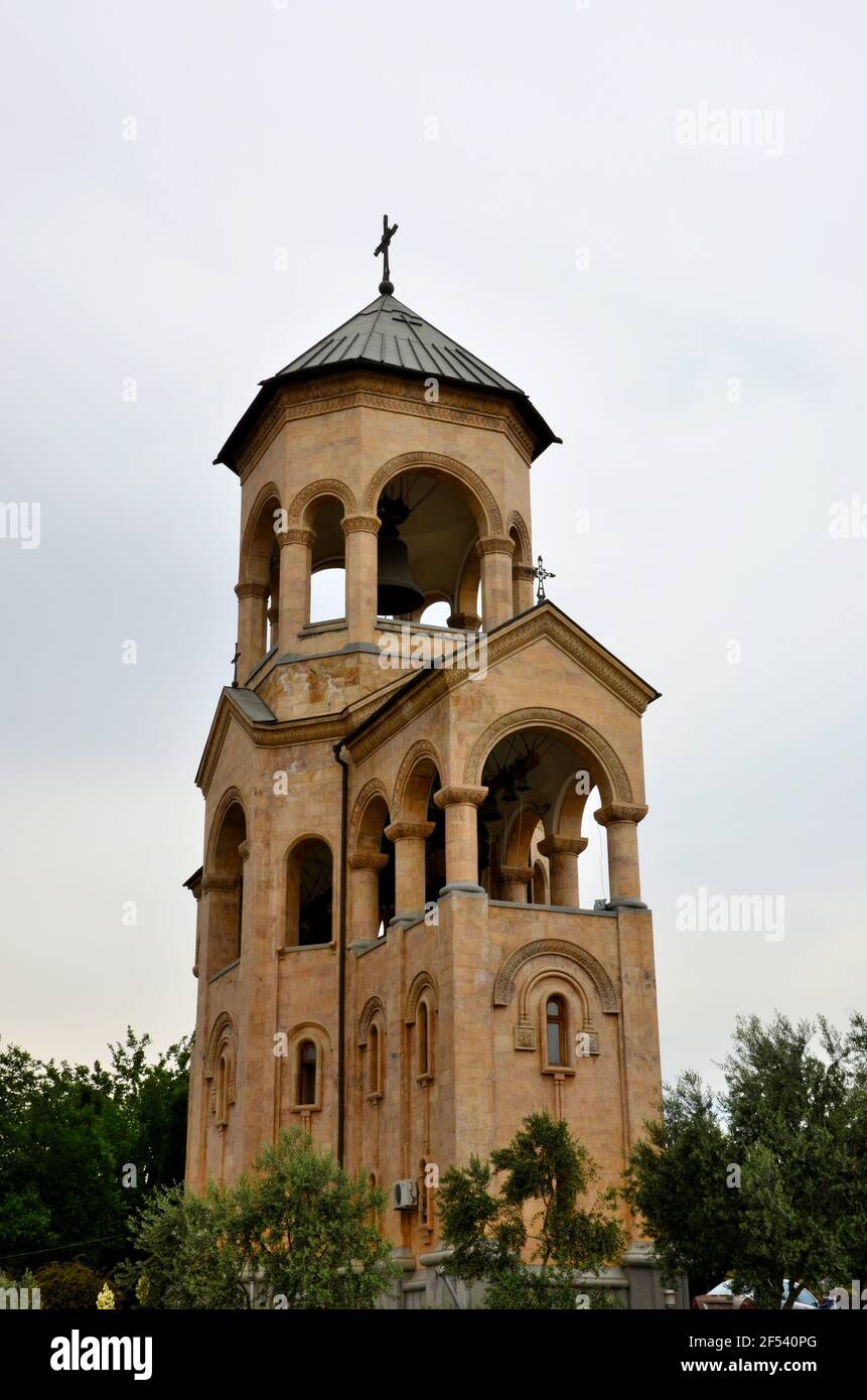 Free standing columns hi-res stock photography and images - Alamy