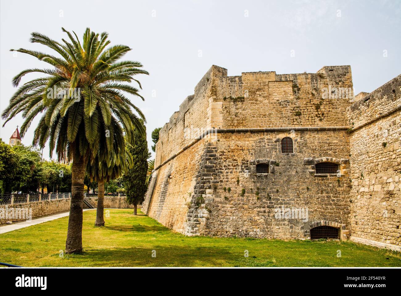 Castello di manfredonia hi-res stock photography and images - Alamy