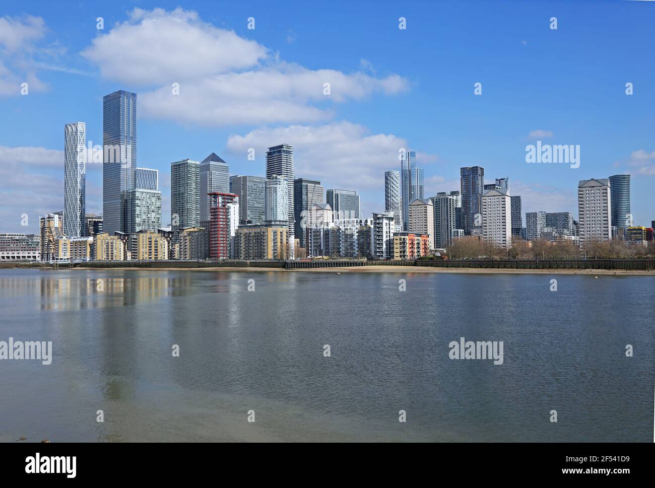 Canary Wharf, London. View from Rotherhithe showing newly completed ...