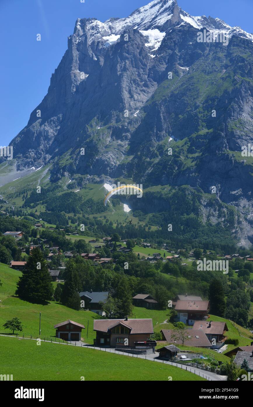 Paragliding in interlaken switzerland hi-res stock photography and ...