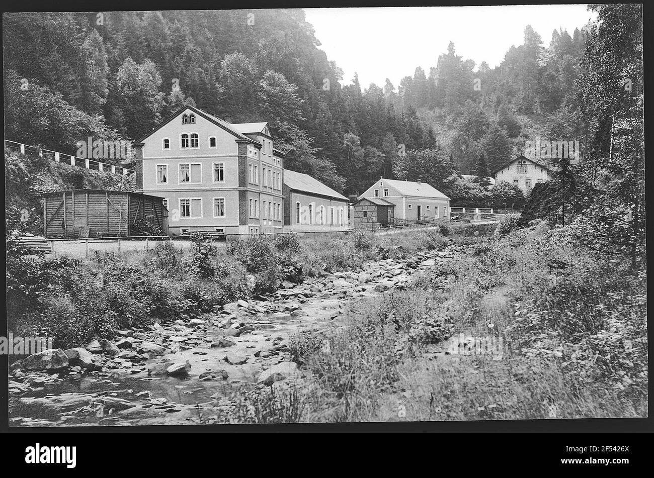 Noble crown hi-res stock photography and images - Alamy