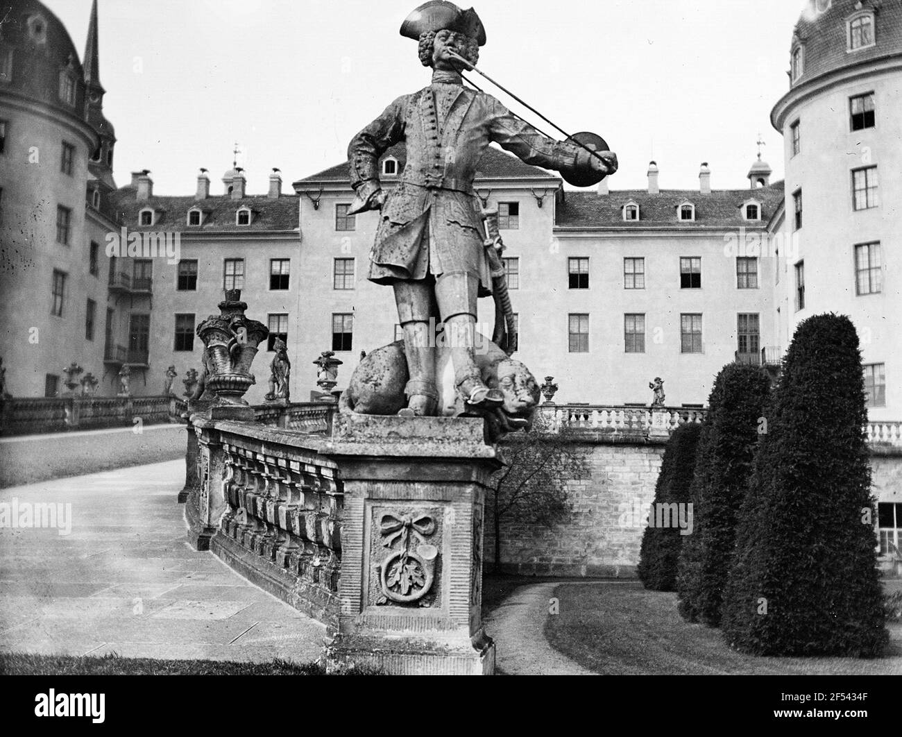 Warehouse picker Black and White Stock Photos & Images - Alamy