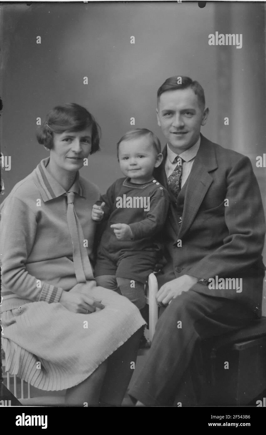 Family portrait album group Black and White Stock Photos & Images - Alamy