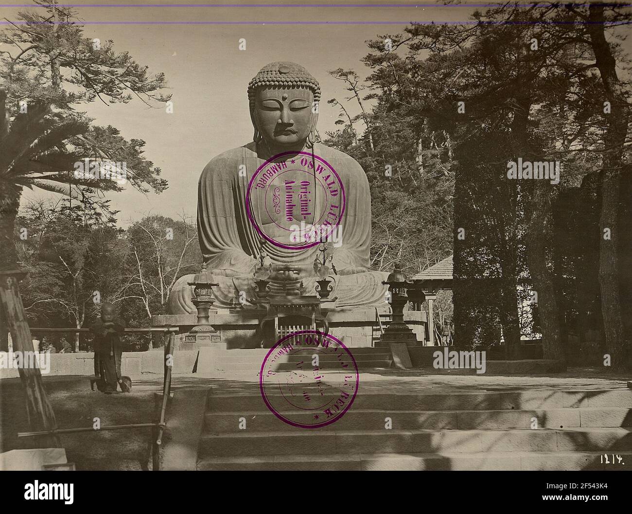 Historical great buddha kamakura hi-res stock photography and images ...