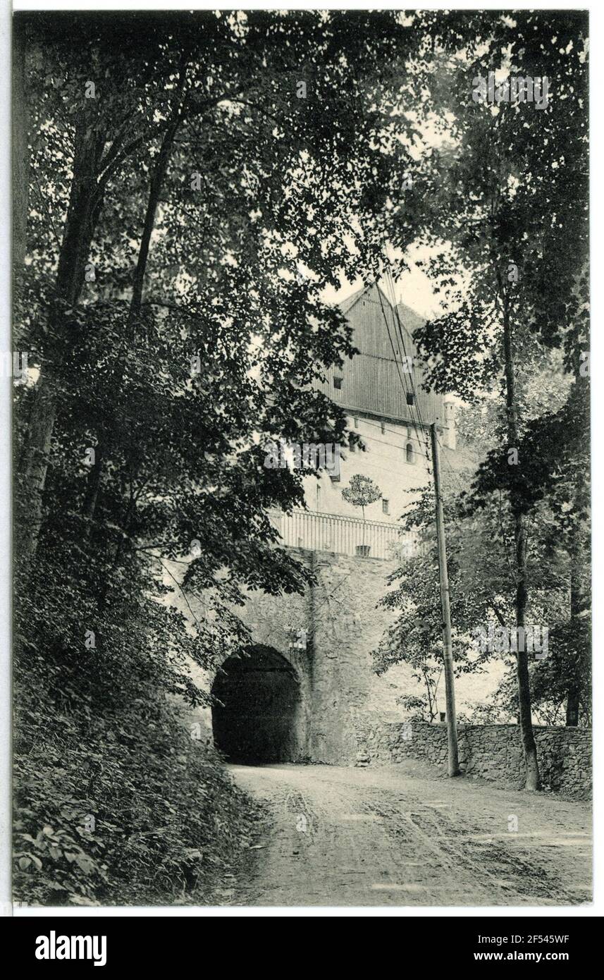 Castle drive to the castle Rauenstein Lengefeld. Castle drive to the ...
