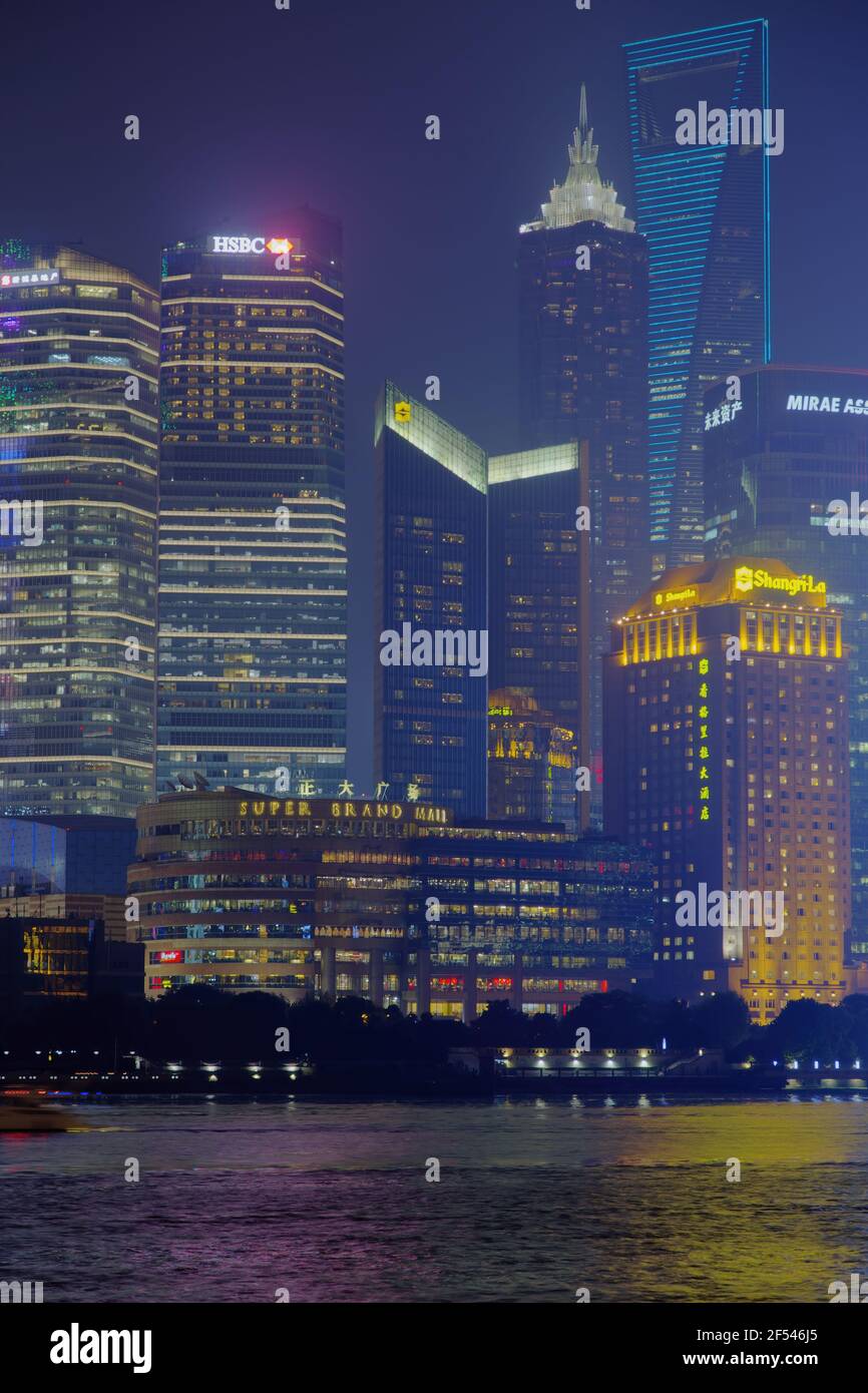 The eastern chinese city of shanghai hi-res stock photography and ...