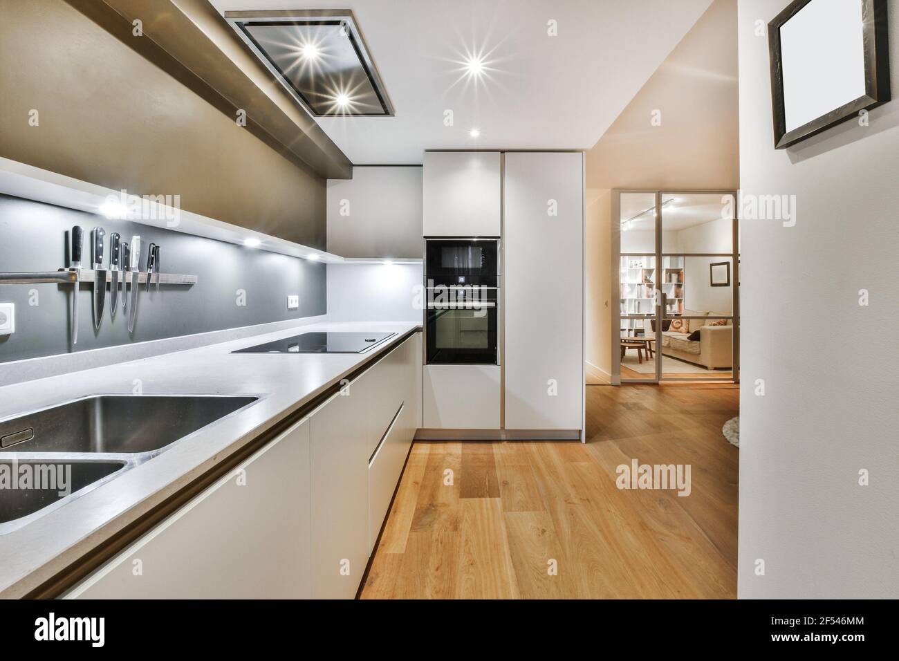 Bright and modern kitchen design Stock Photo - Alamy
