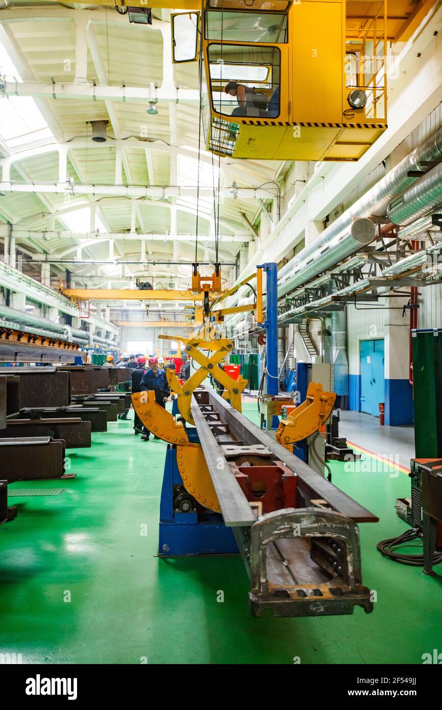 Lifting carriage hi-res stock photography and images - Alamy