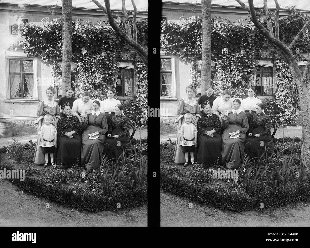 Stresow (today: Strzyżyno), group portrait, women with a boy, arranged ...