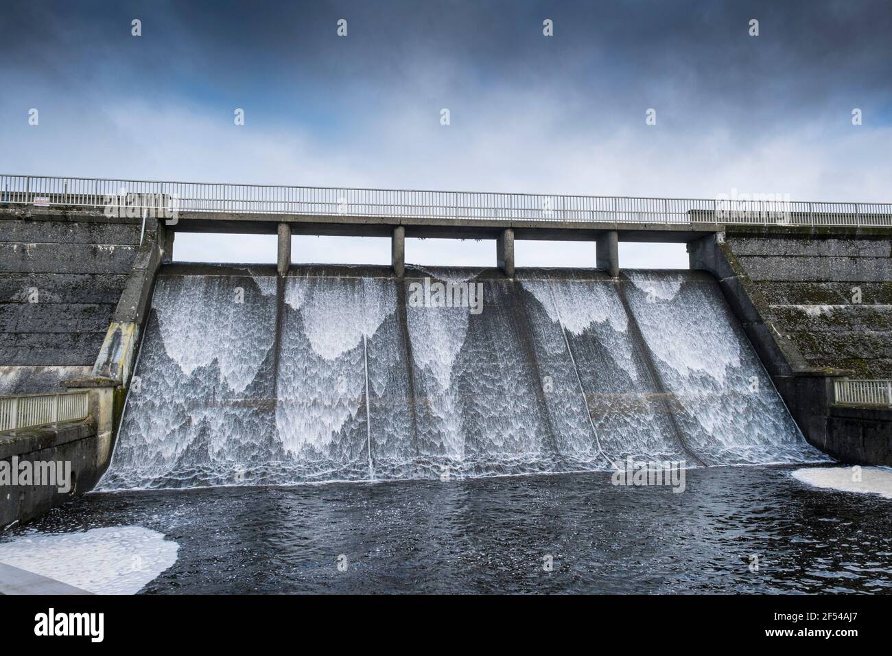 Overflow spillway hi-res stock photography and images - Alamy