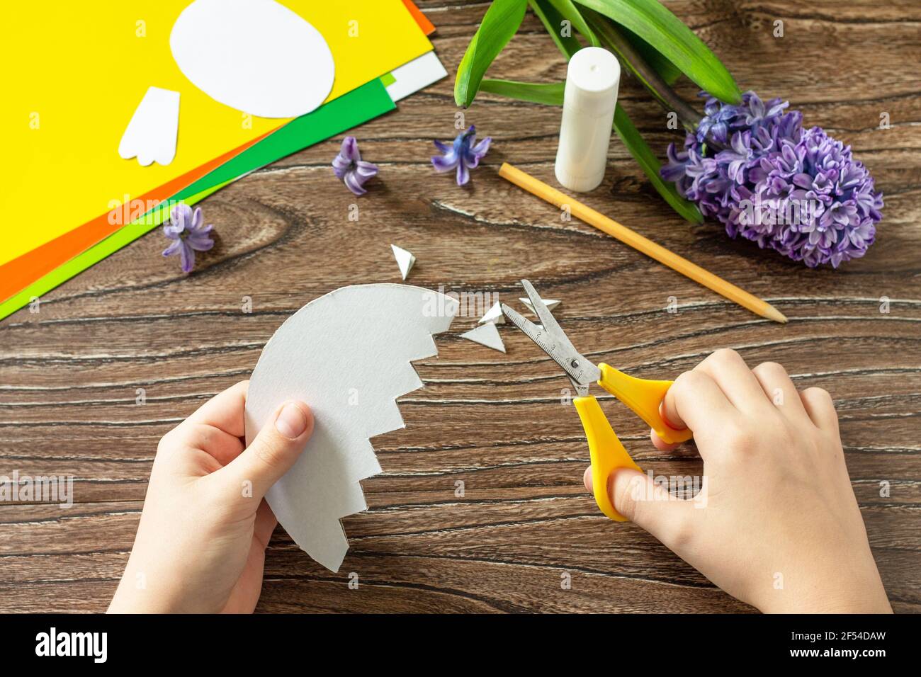 Instruction step 3. Paper Easter egg gift with a chicken. Easter ...