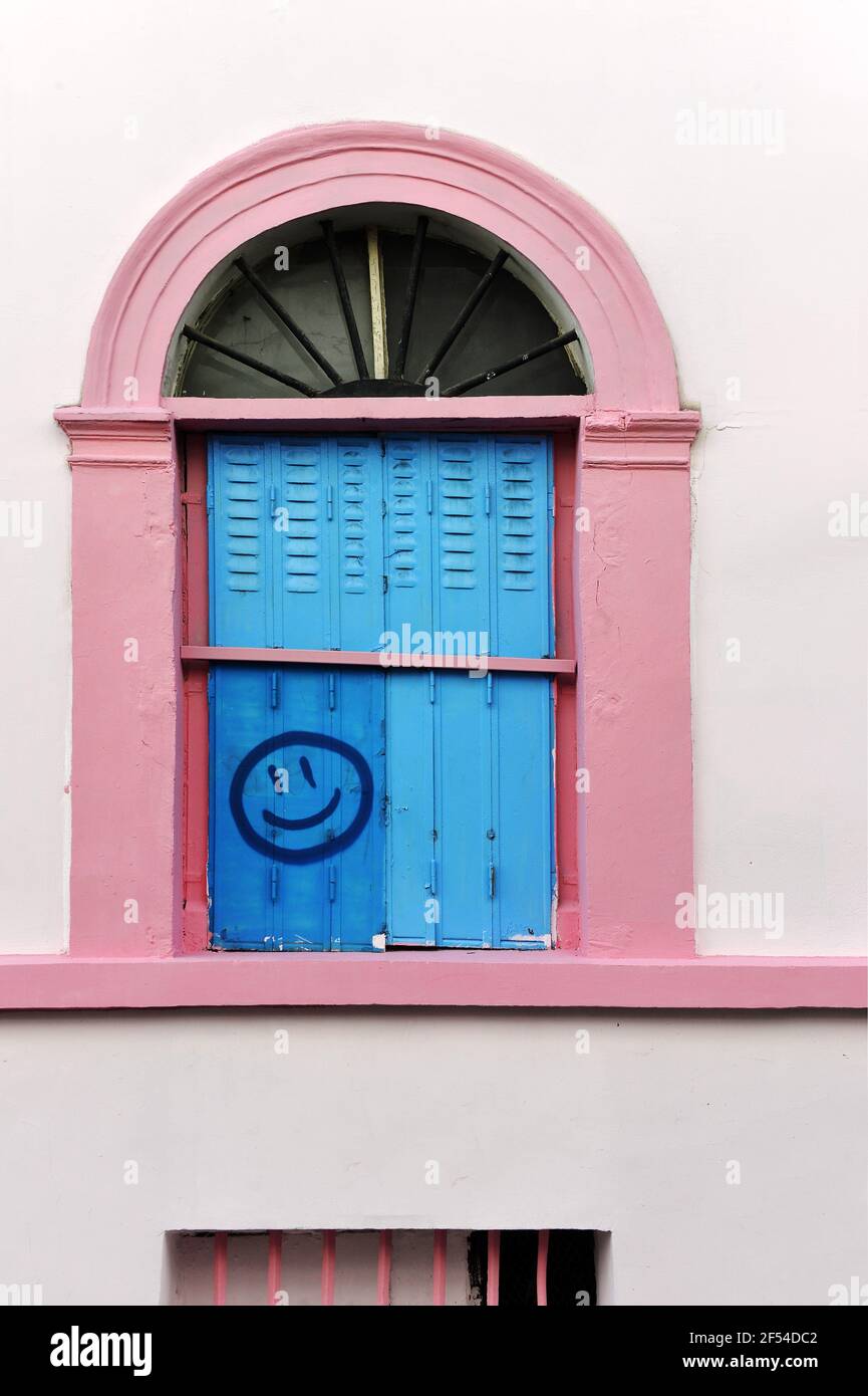 Smiley on a wall - Montmartre - Paris - France Stock Photo - Alamy
