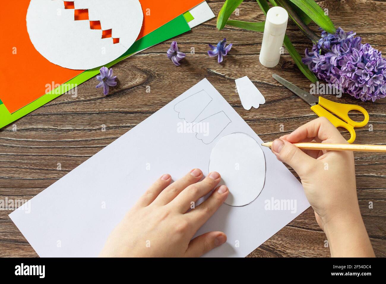 Instruction step 4. Paper Easter egg gift with a chicken. Easter ...