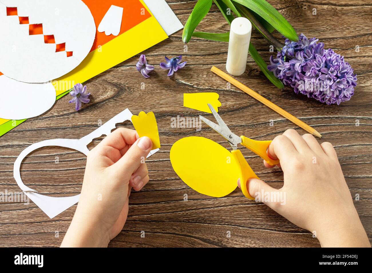 Instruction step 5. Paper Easter egg gift with a chicken. Easter ...