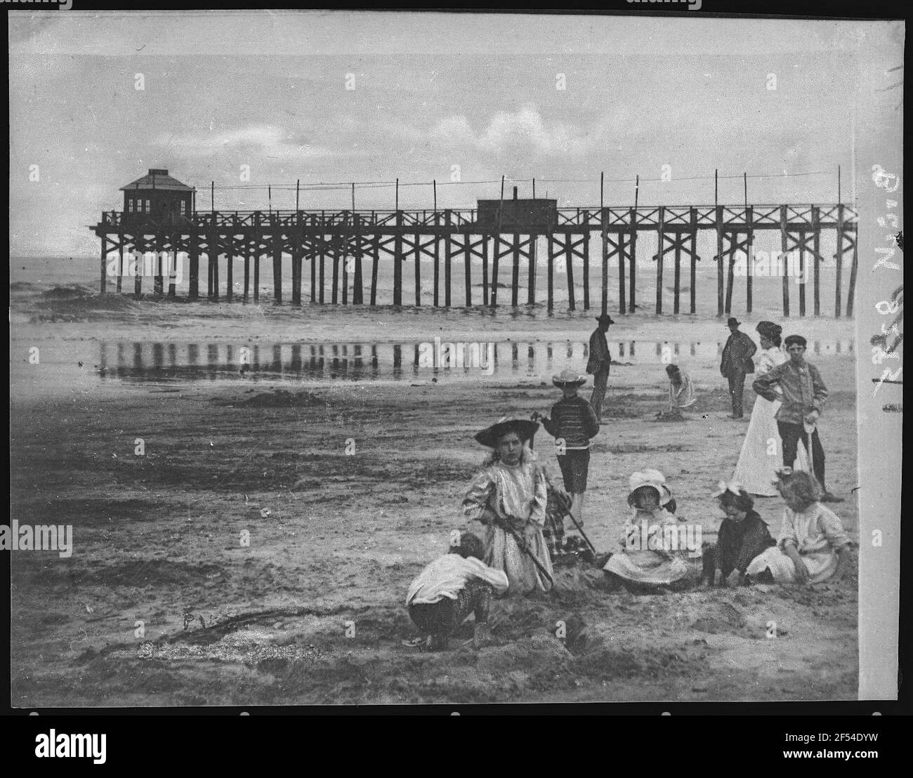 Early oregon landmarks hi-res stock photography and images - Alamy