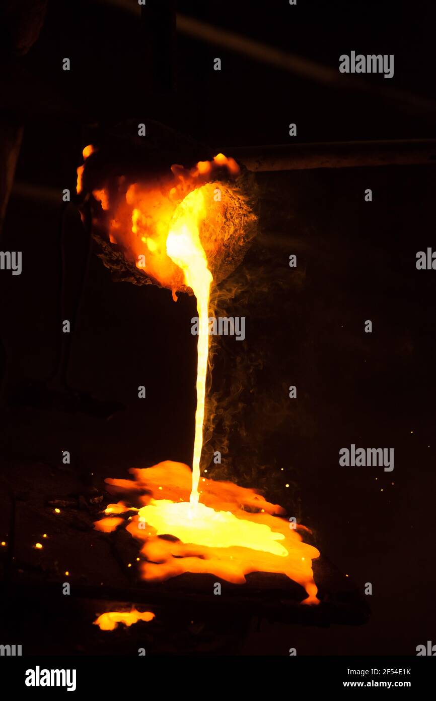 Liquid metal hi-res stock photography and images - Alamy