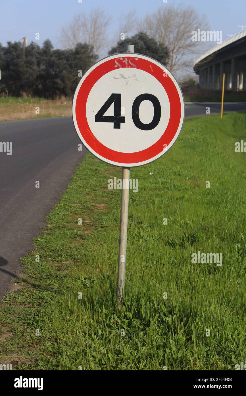 40 Km Limit Sign High Resolution Stock Photography and Images - Alamy