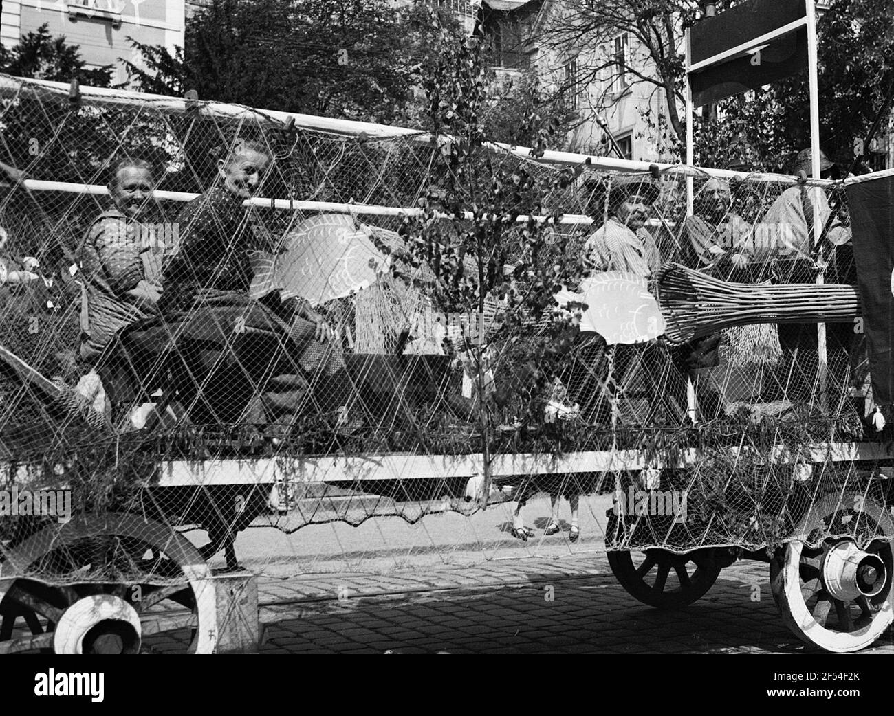 Mei? Cart of the Mei? Nerve fishing house in a pestling Meissen. Car of ...