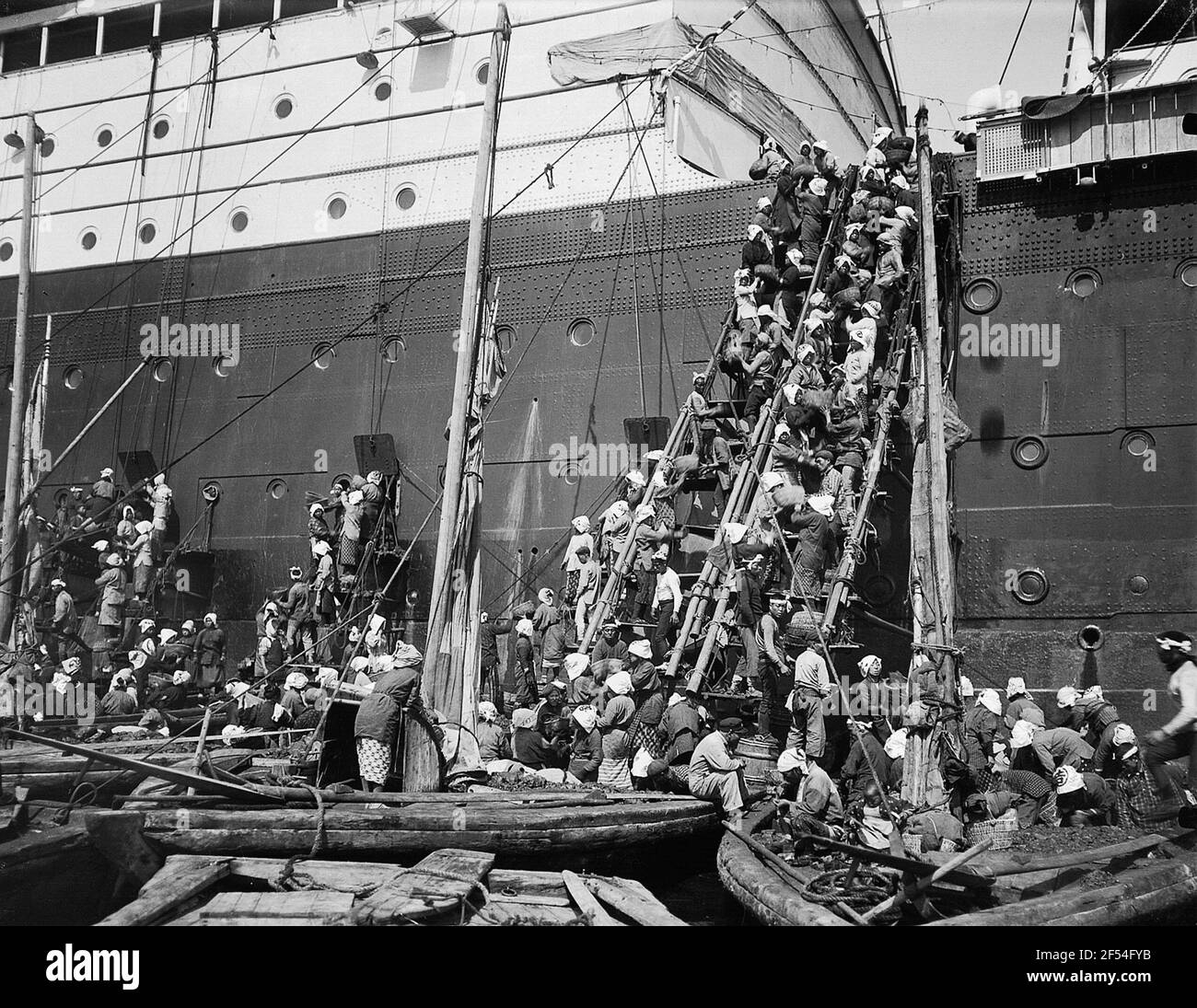 Nagasaki (Japan). High sea passenger steamer "Cleveland" in coal ...