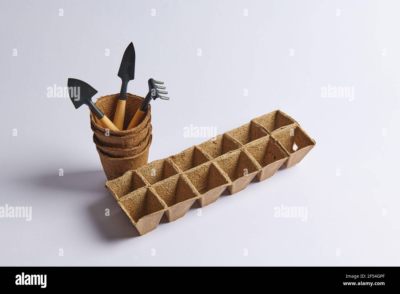 Empty pots hi-res stock photography and images - Alamy