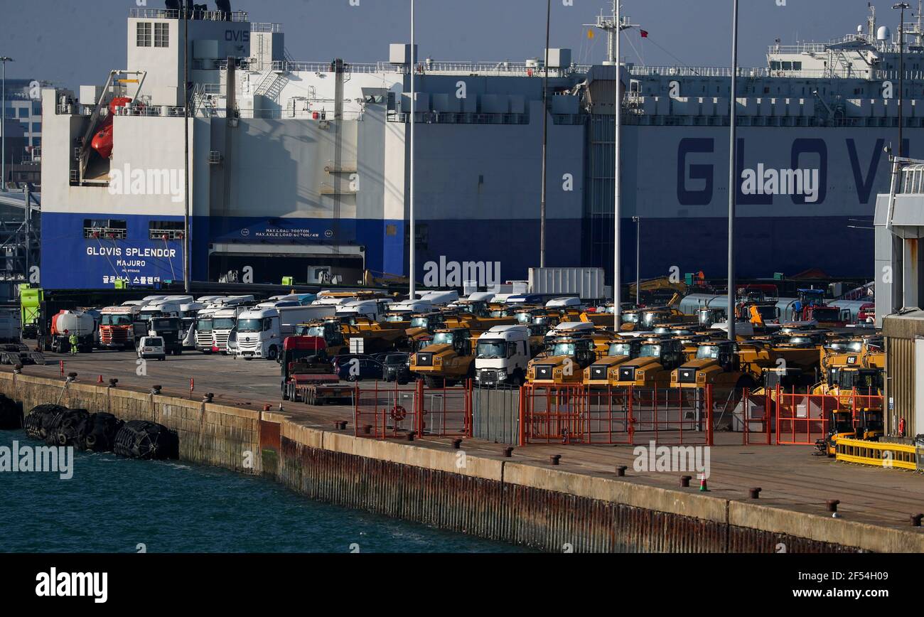 Southampton dock cars hi-res stock photography and images - Alamy