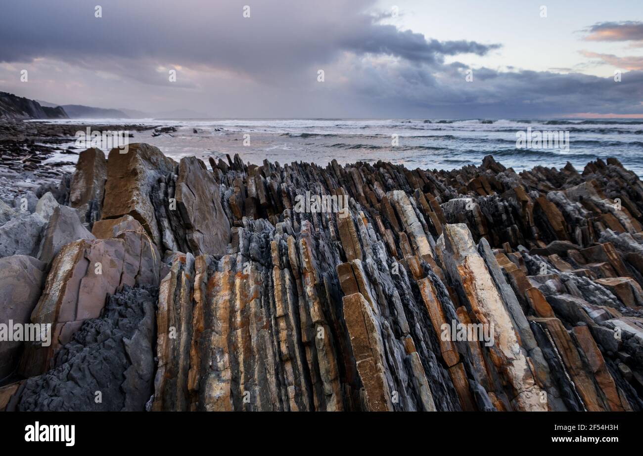 Slanted rocks hi-res stock photography and images - Alamy