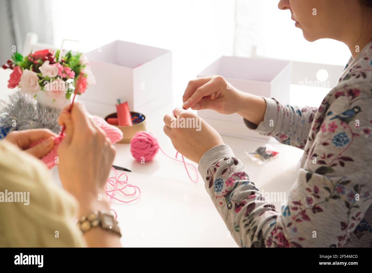 Knitting lesson hi-res stock photography and images - Alamy