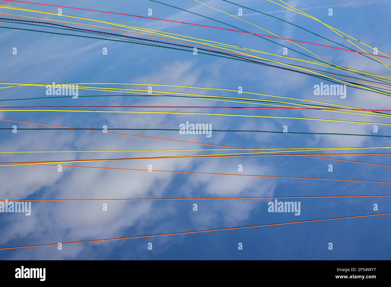 Paraglider strings hi-res stock photography and images - Alamy