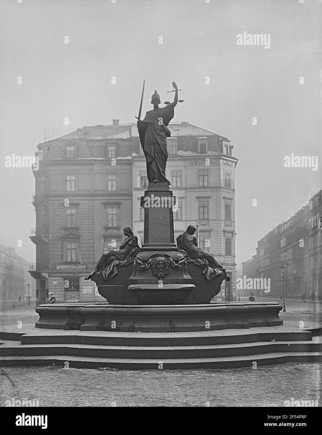 Feature display sculpture decorative Black and White Stock Photos ...