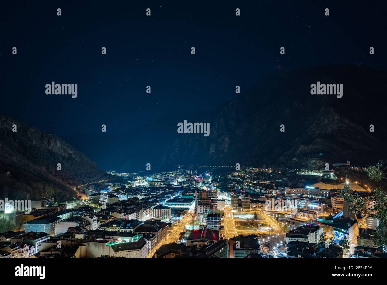 Urban geometry hi-res stock photography and images - Alamy