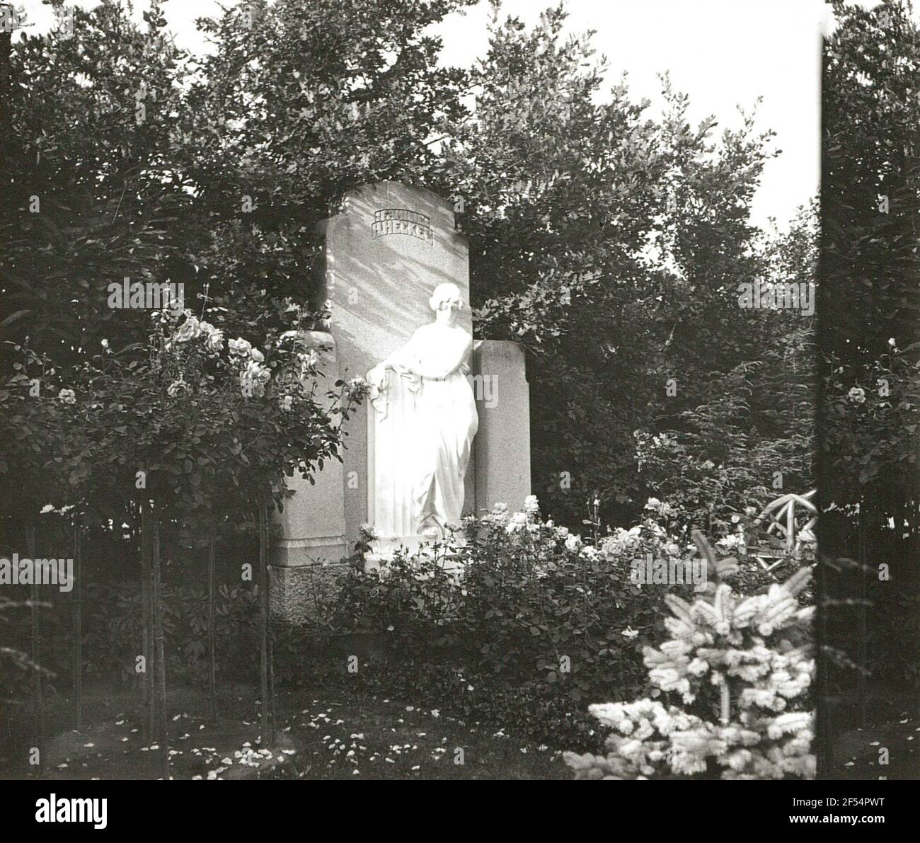 Tomb of the Heckel family Stock Photo - Alamy