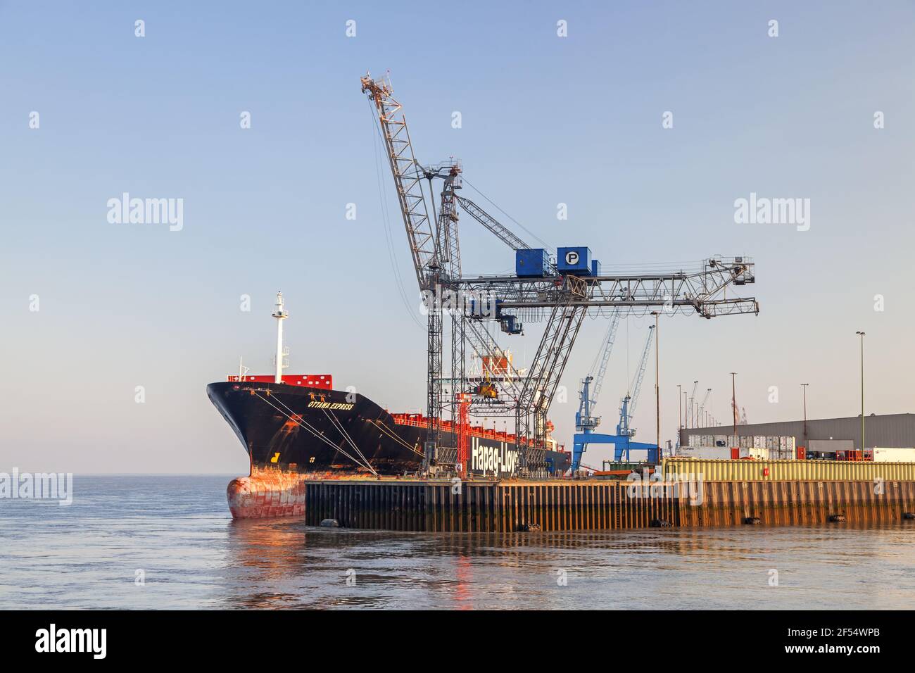 Bremerhaven port hi-res stock photography and images - Alamy