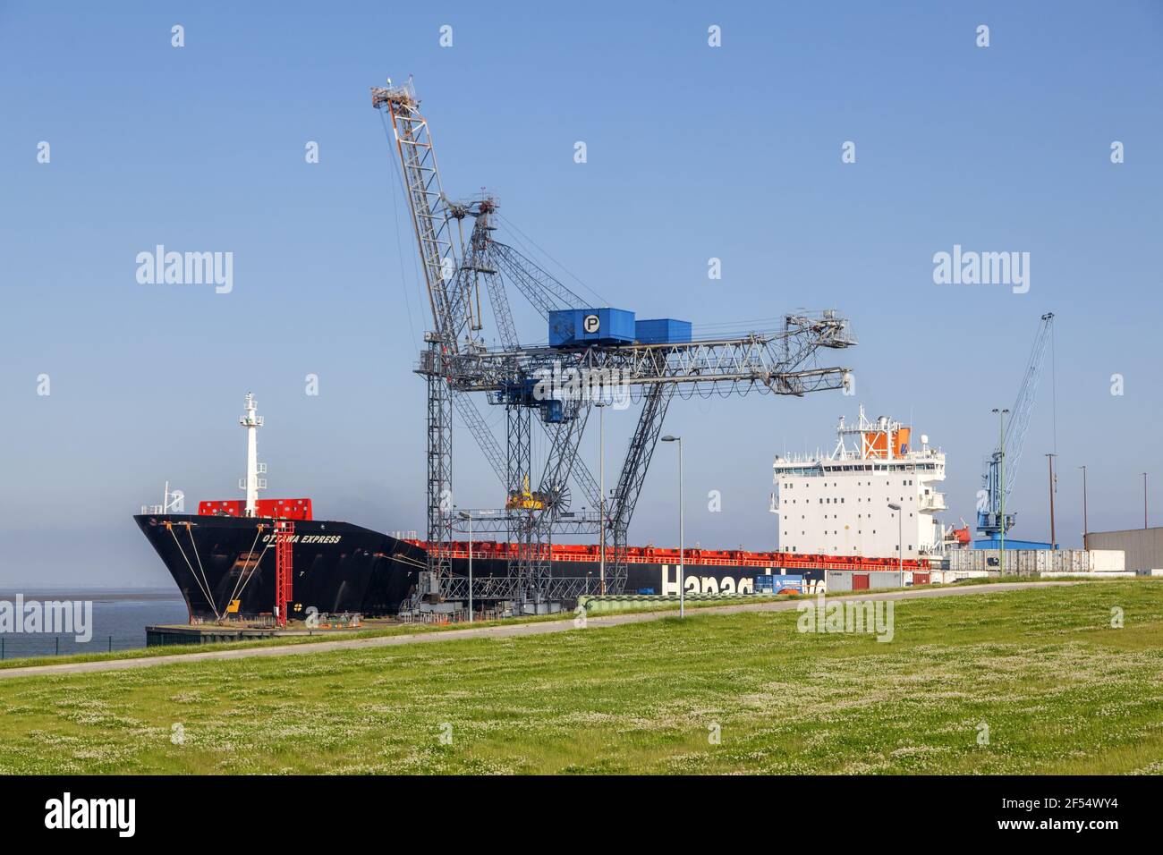 Bremerhaven port hi-res stock photography and images - Alamy
