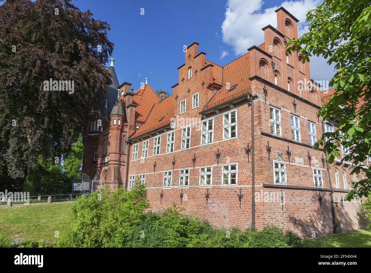 Hamburg medieval building hi-res stock photography and images - Alamy