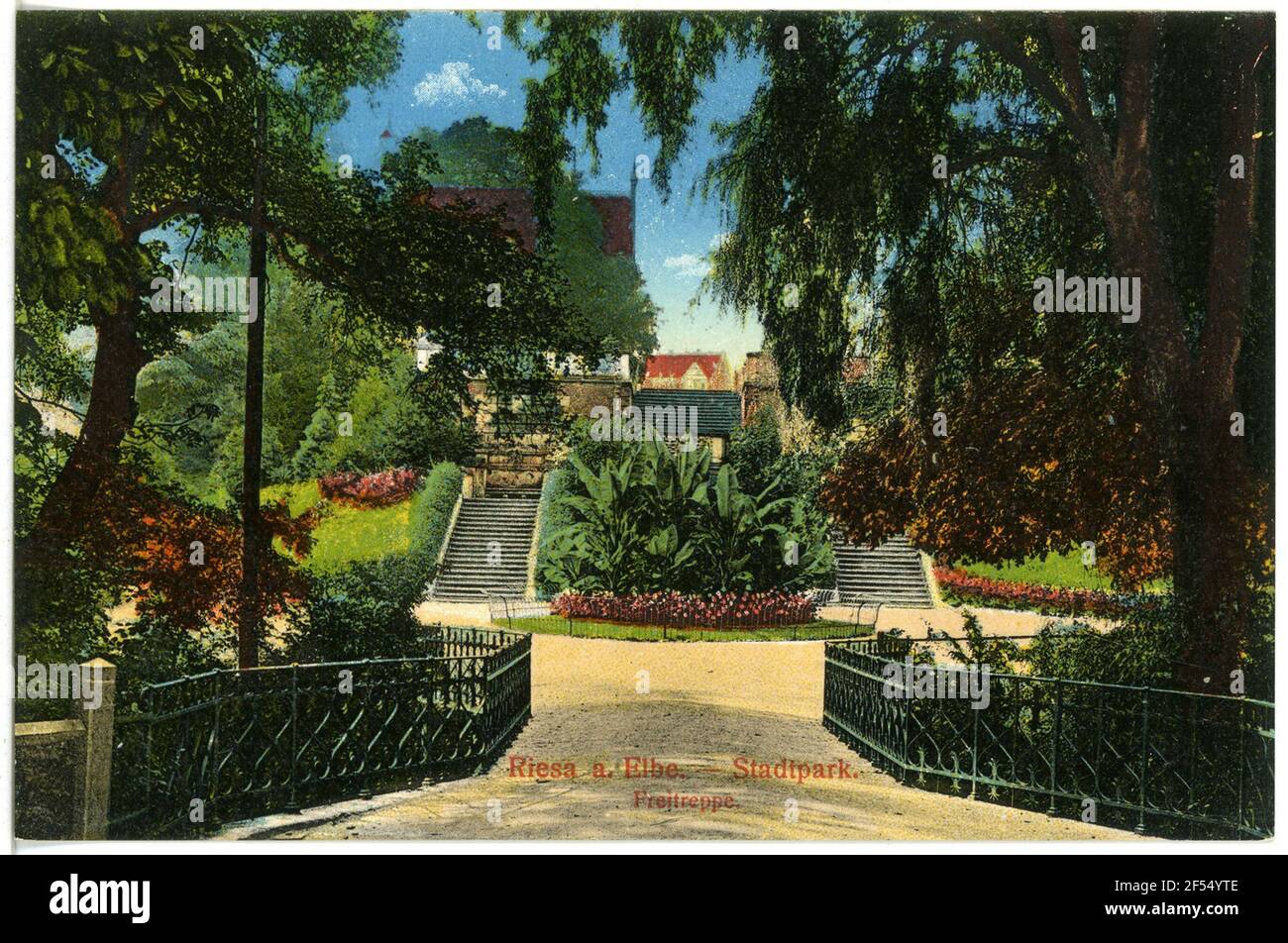Green city park benches Cut Out Stock Images & Pictures - Alamy