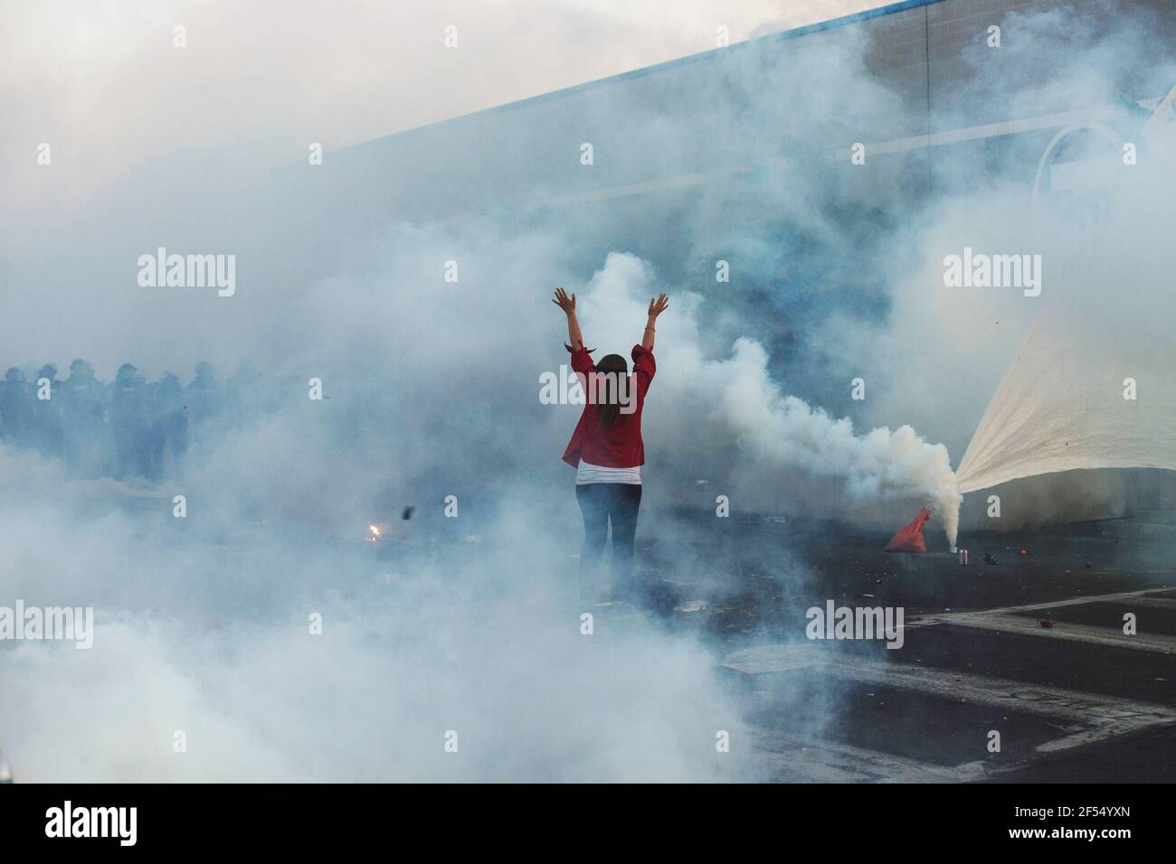 George floyd riot fire hi-res stock photography and images - Alamy